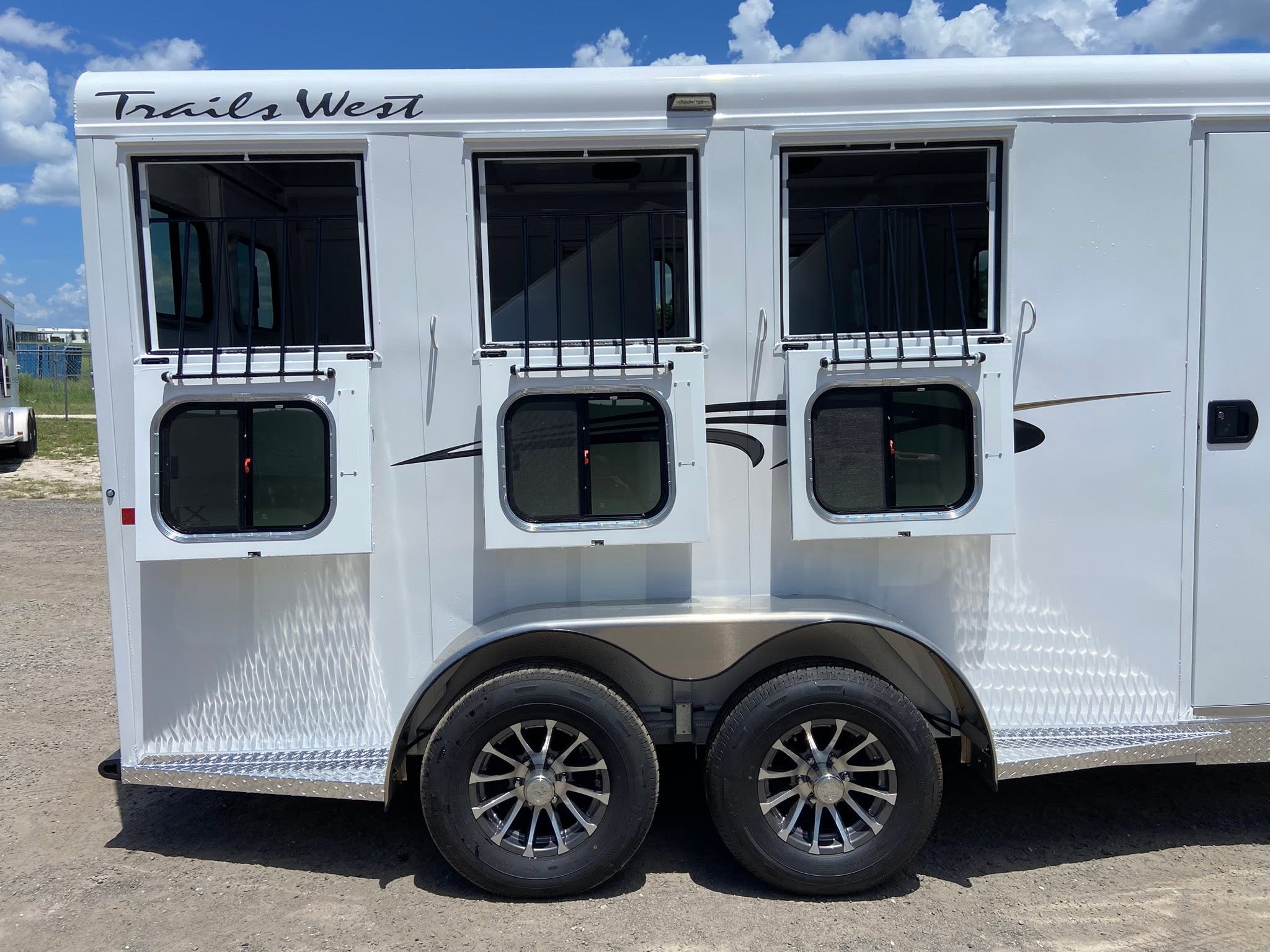2027-Trails-West-3-Horse-Slant-Load-Bumper-Pull-Trailer-41122 | TX, FL ...